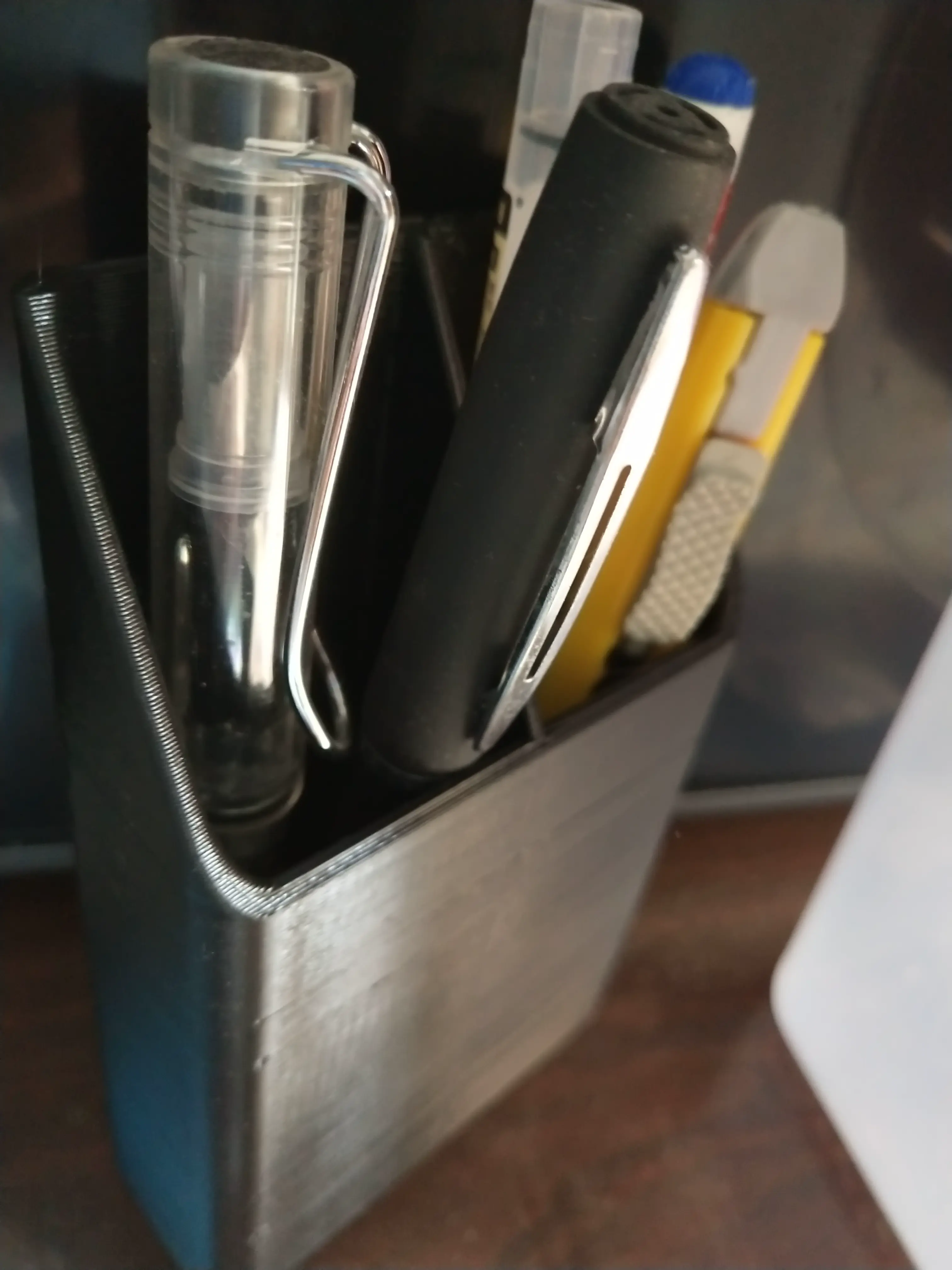 家居装饰与摆件STL下载 - 斜角笔筒 - 911119